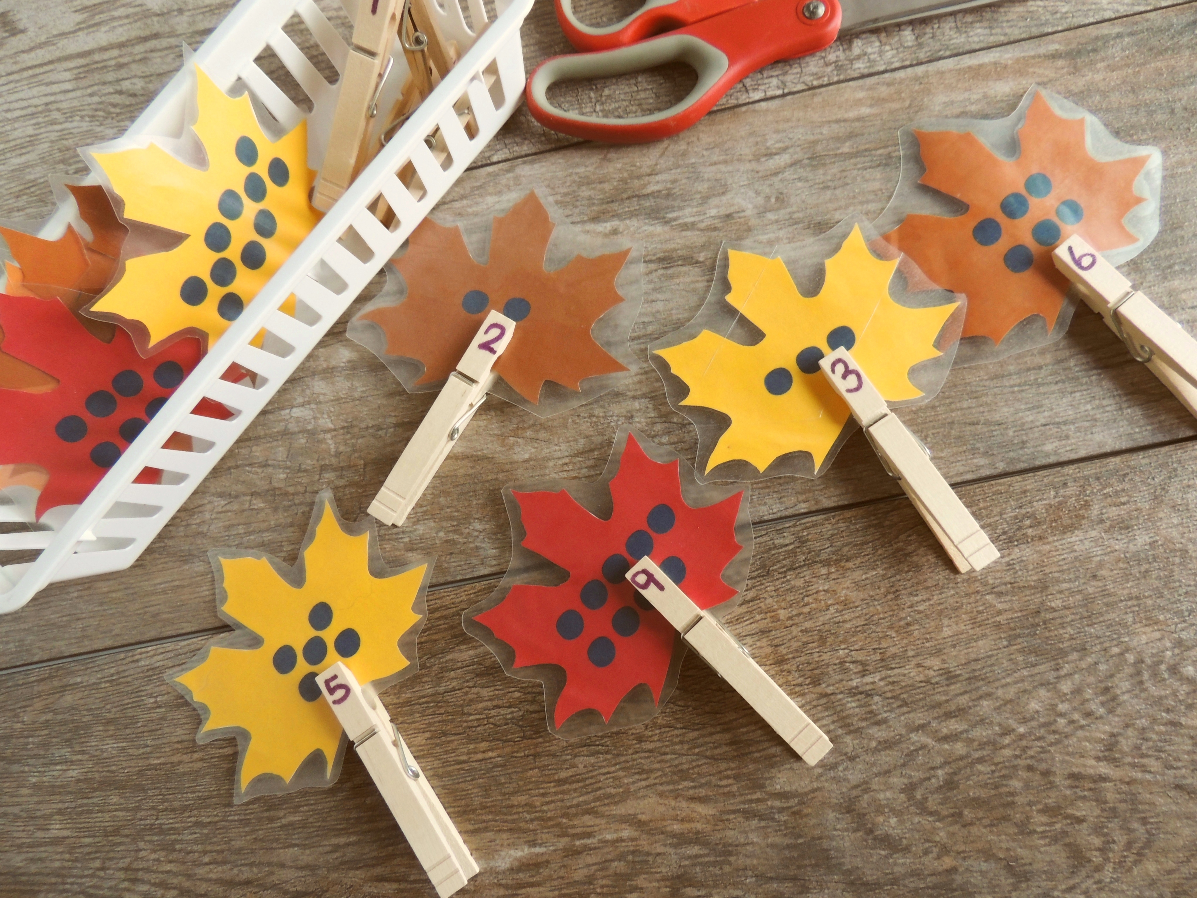 Autumn Activities for Preschoolers: FREE Printable Leaf Matching Game ...