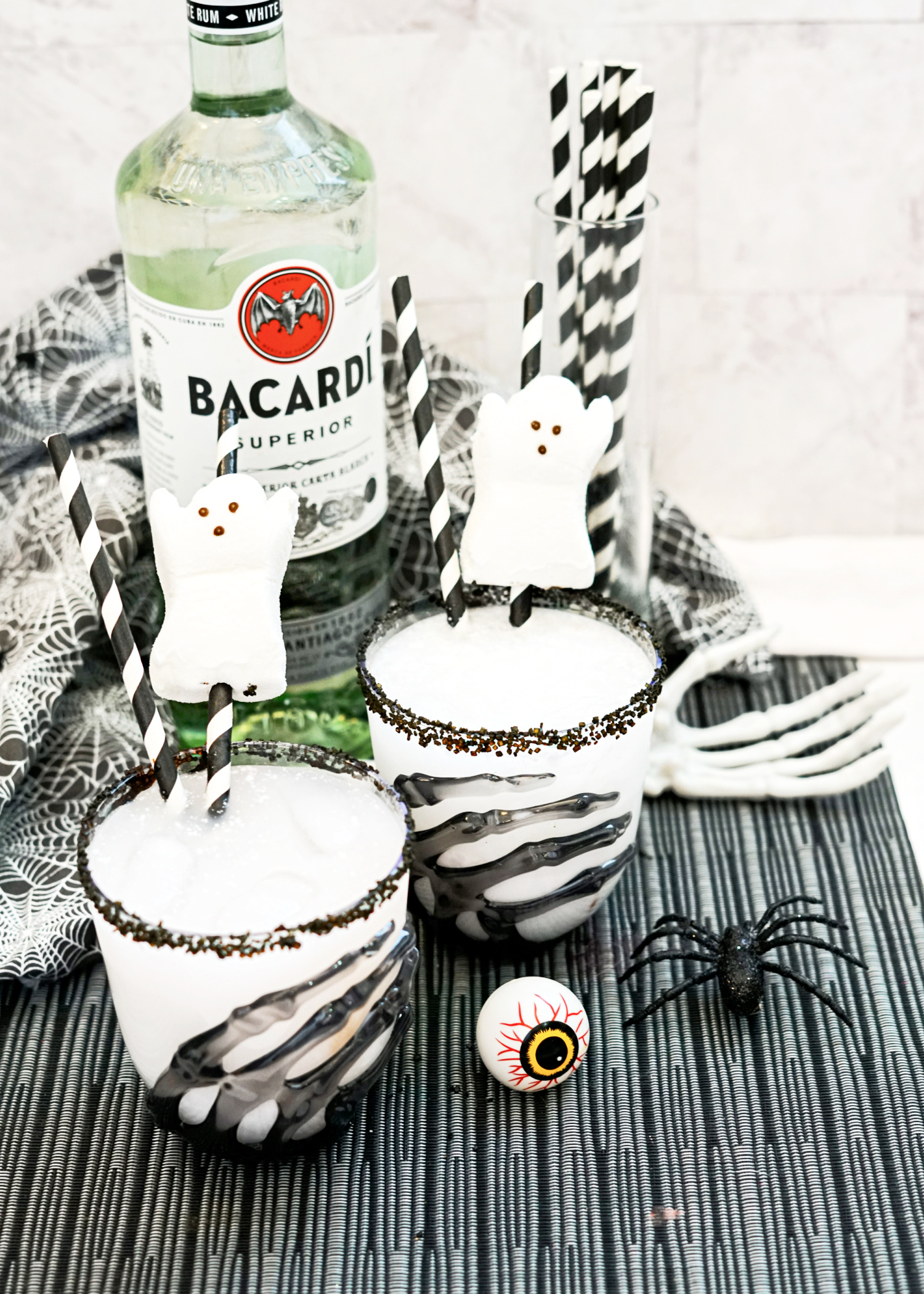 EASY Halloween Rum Cocktails {The Tipsy Ghost} - A Country Girl's Life