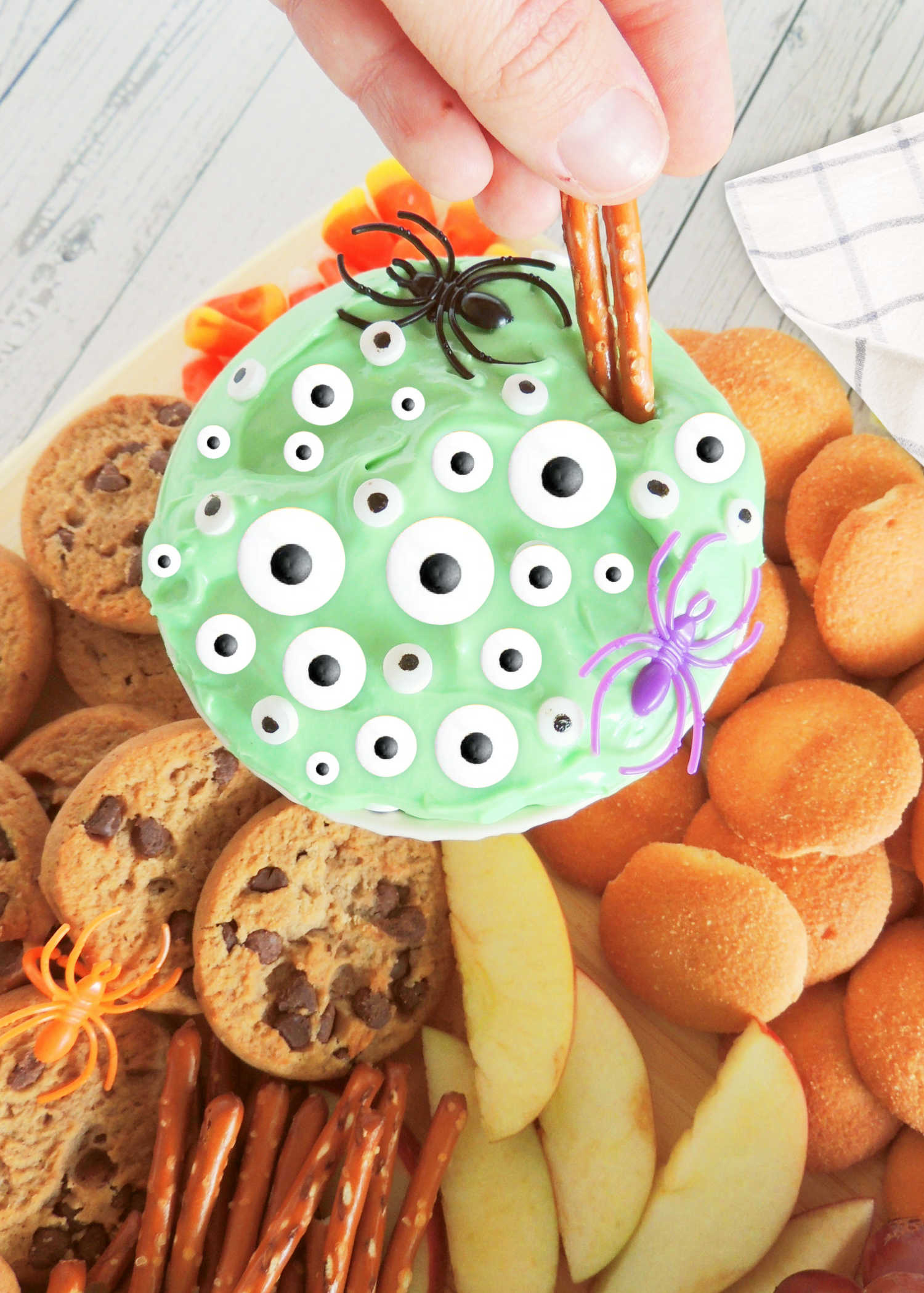 Spooky Halloween Desert Dip {EASY VERSION!} - A Country Girl's Life